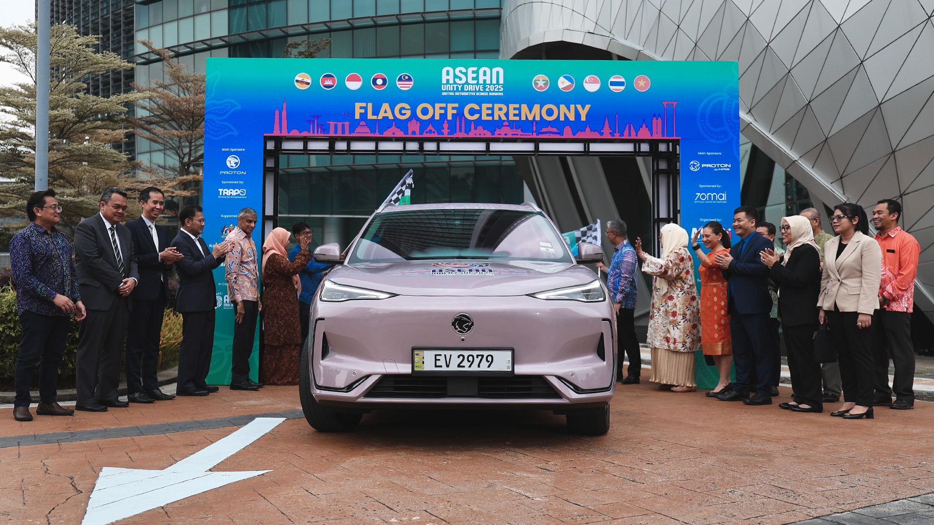 ASEAN UNITY DRIVE 2025 FLAG-OFF: PROTON e.MAS 7 EMBARKS ON EPIC 9,000KM ...
